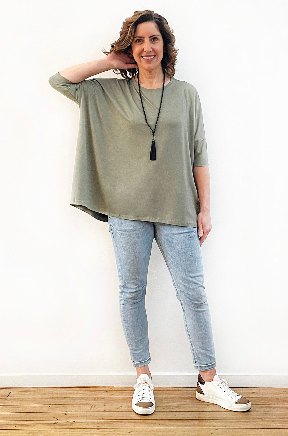 BAMBOO SHORT SLEEVE CURVED HEM BOX TOP KHAKI